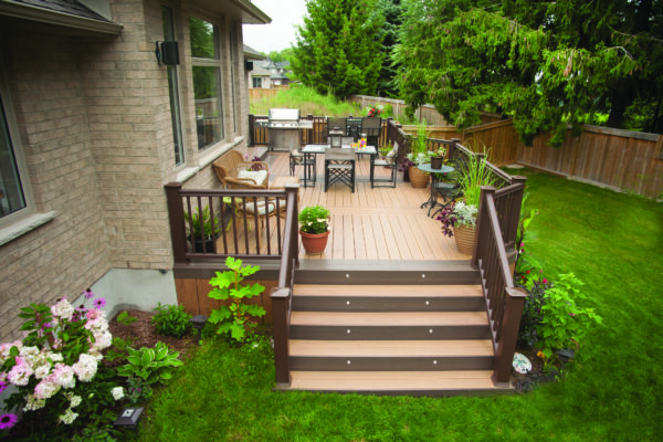 Transforma Tu Espacio Al Aire Libre: Construyendo un Deck Sobre un ...
