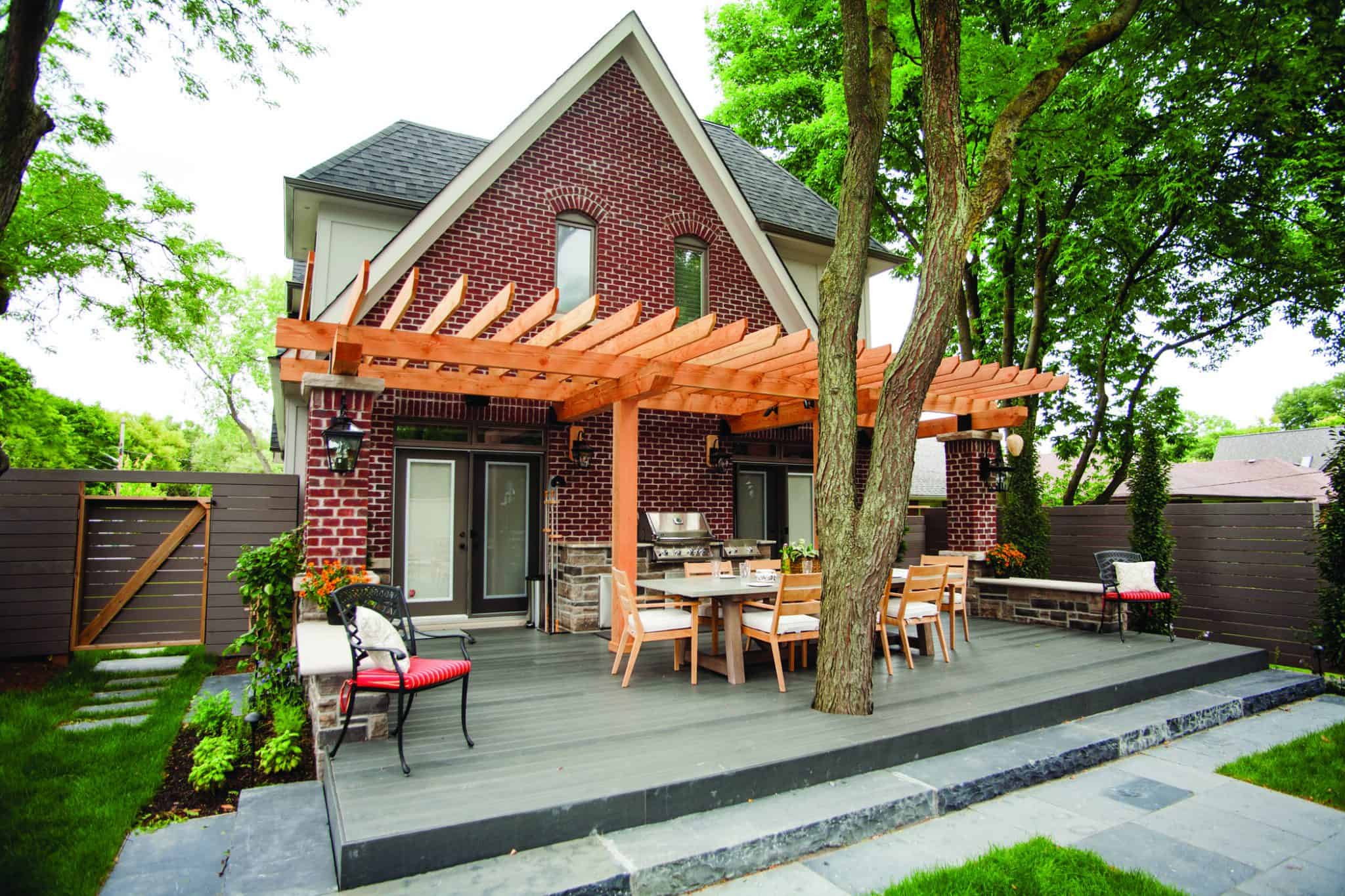 PVC Decking vs. Wood Decking: Why PVC Decking is a Top Choice for Your Deck