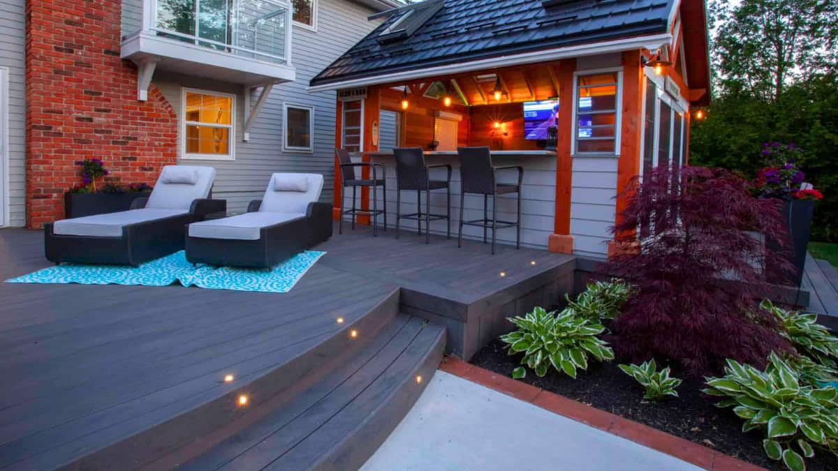 The Aesthetics and Advantages of Curved Deck Designs With Clubhouse PVC
