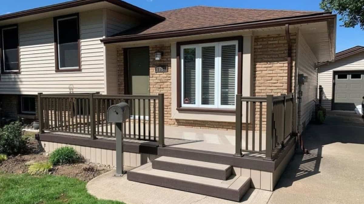 How To Create a Welcoming Front Yard Deck
